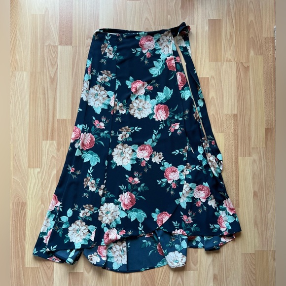 Skirts | Gorgeous Wrap Around Maxi Skirt Navy Bluefloral Size M But ...